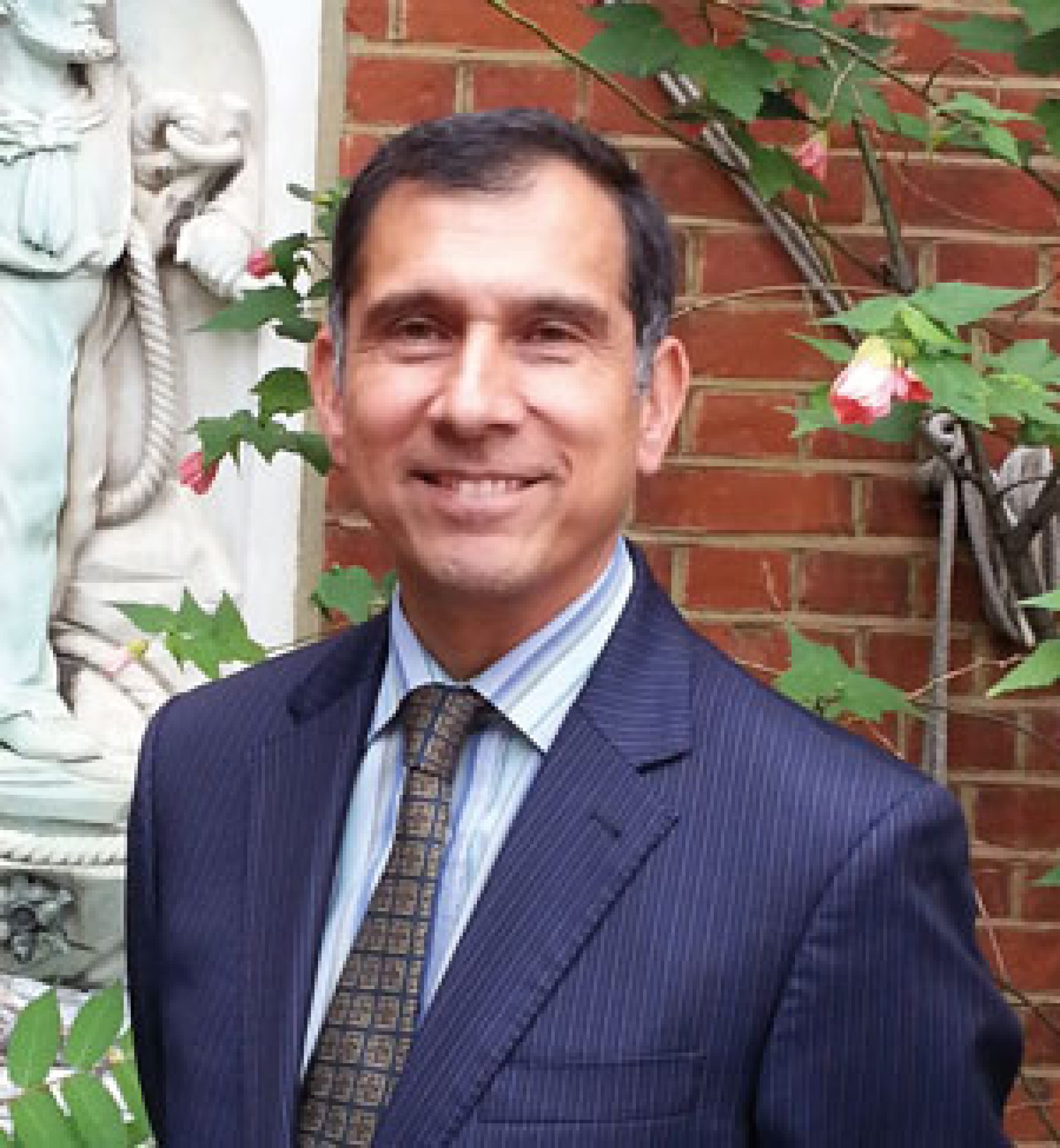 Commissioner suggests college help to Marine Society