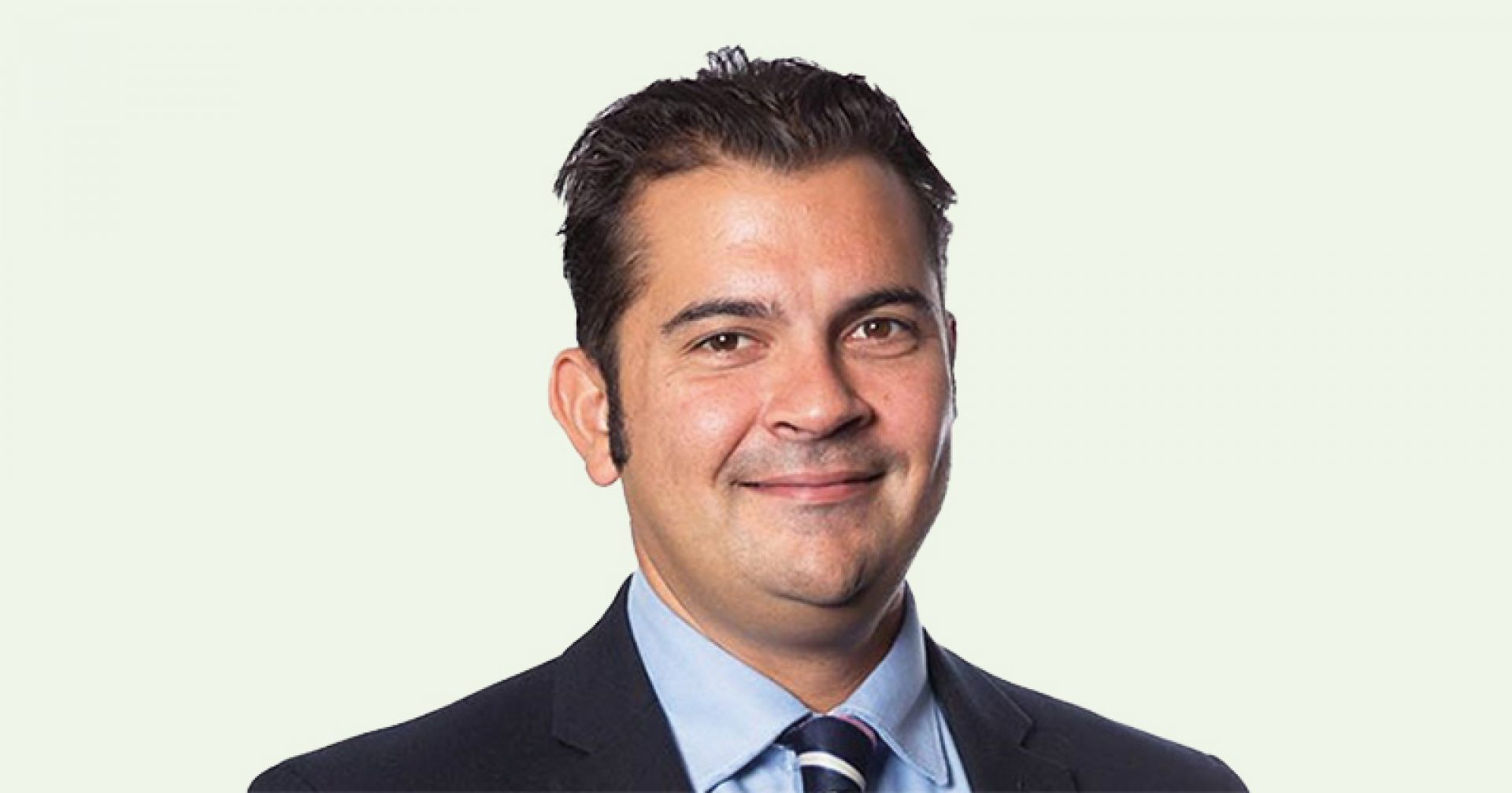 Boss of England's largest apprenticeship provider steps down