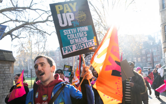 Strikes: NEU calls off sixth form college walk out